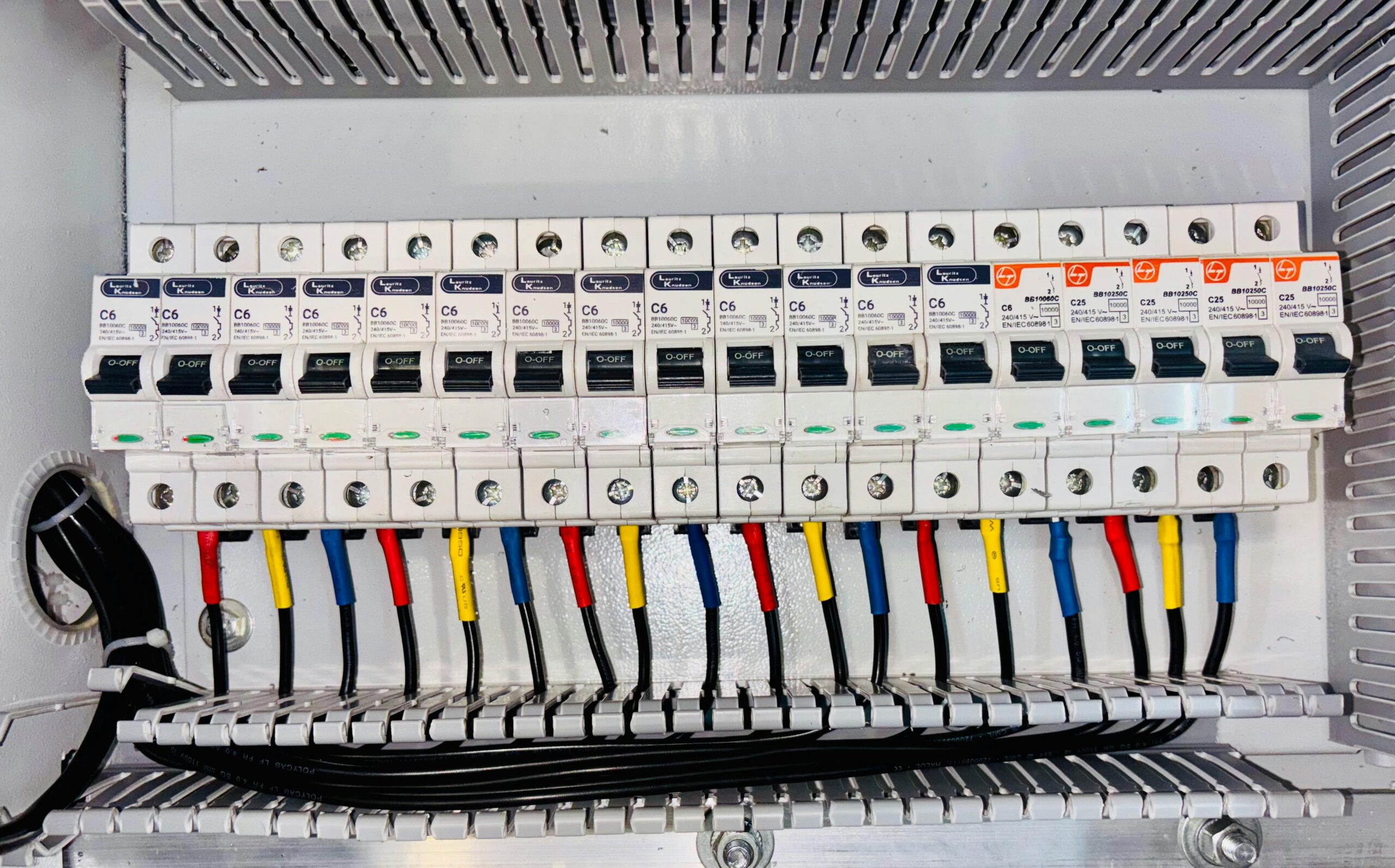A Guide to Automatic Transfer Switches (ATS) - Erix Consulting